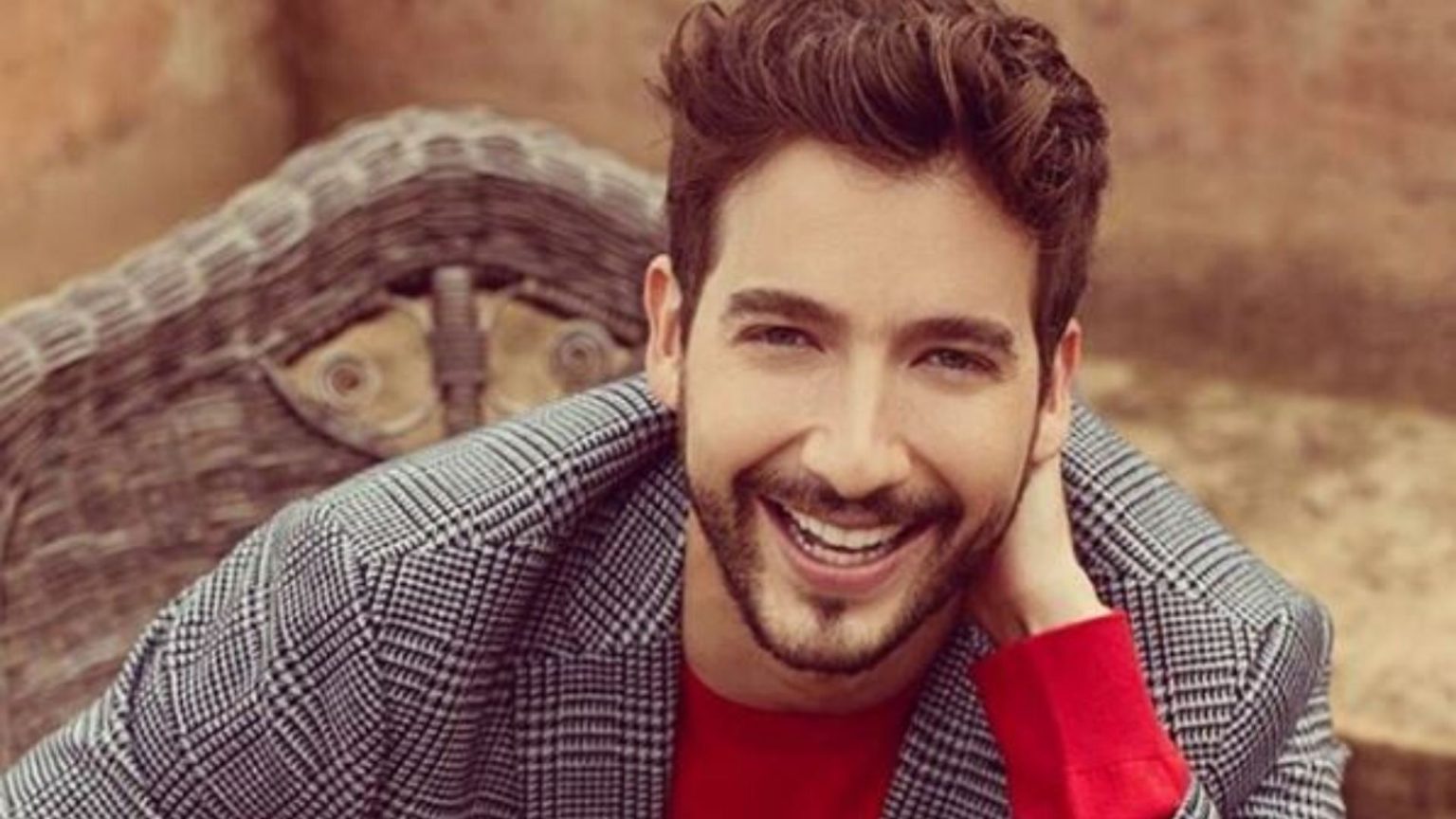 Carlos Torres fue viral y el dueño de muchos suspiros tras publicar un ...