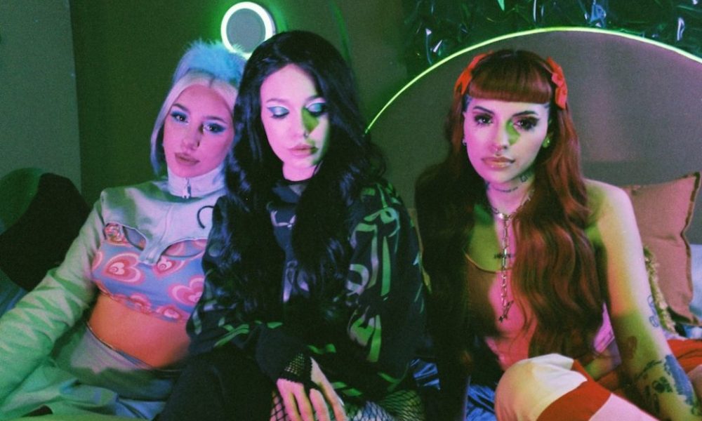 "Una Niña Inútil" el nuevo álbum de Cazzu - Dicomania